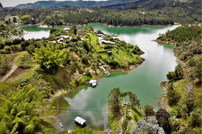 Full Day Private Tour to Guatapé and El Peñol - Guide Expertise and Traveler Feedback