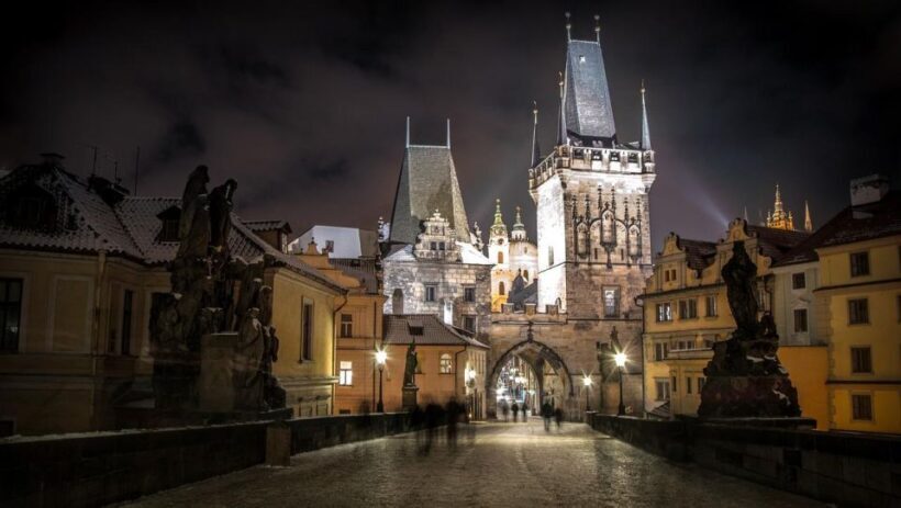 Full-Day Private Tour to Prague from Vienna - Key Points