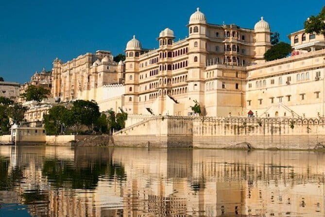 Full-Day Private Udaipur Sightseeing Tour with Optional Guide - The Detailed Experience of the Tour