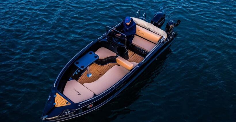 Full Day Santorini Boat Cruise -License Free- - Why Choose a License-Free Boat Cruise in Santorini?