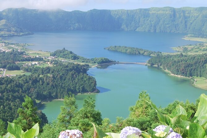 Full Day Sete Cidades & Lagoa Do Fogo Tour With Lunch (West Tour) - Tour Experience