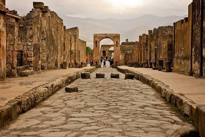 Full Day Small Group Pompeii Tour From Sorrento With Local Wine Tasting - Customer Feedback and Experiences
