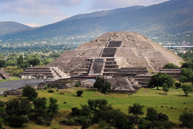Full-Day Teotihuacan & Basilica Guadalupe Tour - Transportation and Group Size