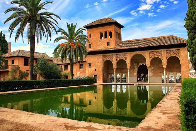 Full Day to Alhambra Palace and Generalife Gardens Direct From Malaga - Granada Walking Tour and Free Time