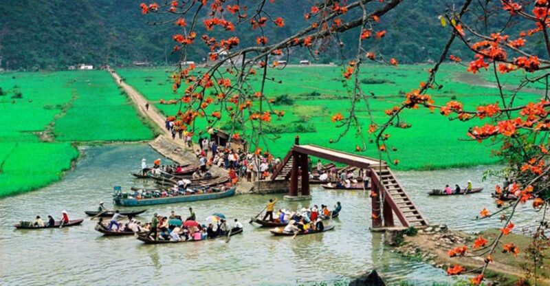 Full Day to Perfume Pagoda - Trekking and Visiting Huong Tich Cave