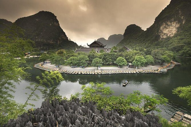 Full day tour Hoa Lu - Trang An and Mua Cave by Limousine - Introduction to the Tour Experience