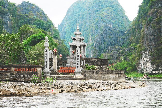 Full day tour Hoa Lu - Trang An and Mua Cave by Limousine - FAQs