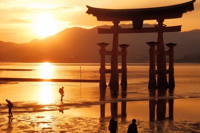 Full Day Tour in Hiroshima and Miyajima - Experiencing the Hiroshima Peace Memorial Museum