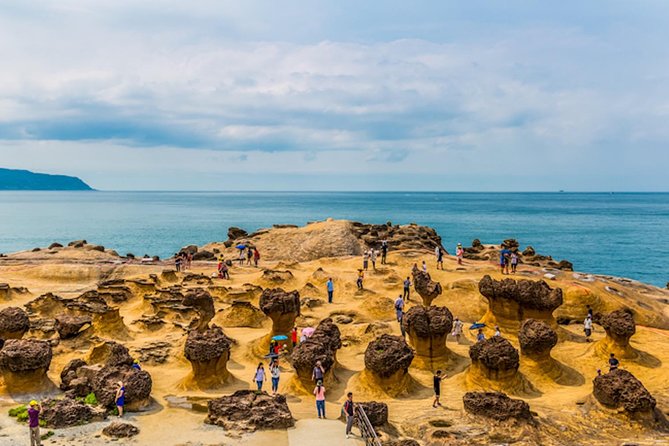 Full-Day Tour in Shifen, Jiufen & Yehliu of Taipei (Incl. ticket) - Exploring Shifen Old Street and Waterfall