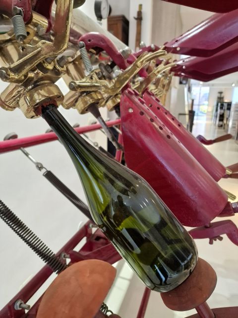 Full day tour of Ferrari,Parmesan,Vinegar, Lambrusco w/Lunch - Key Points