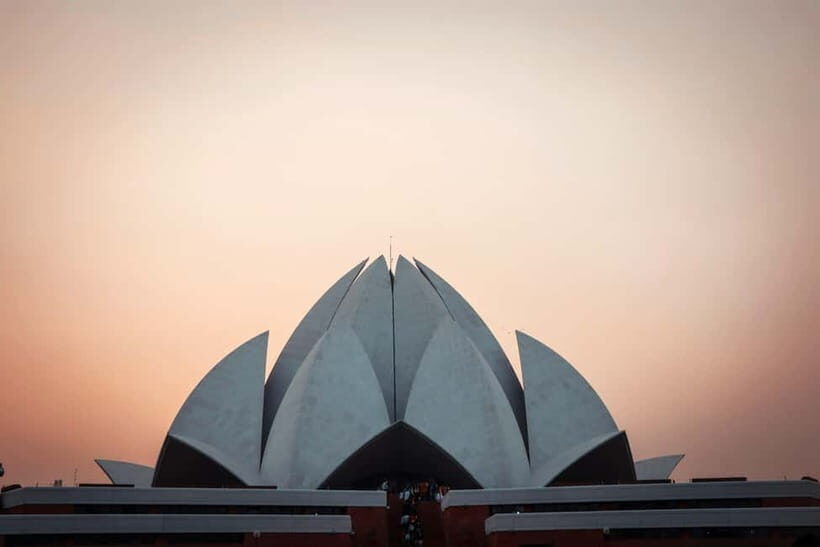 Full Day Tour of Old & New Delhi with India Iconic Red fort - A Balanced Perspective: Pros and Cons