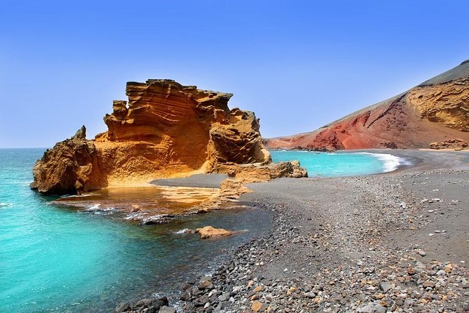 Full Day Tour to Timanfaya, Green Lagoon and La Geria - Visiting the Green Lagoon