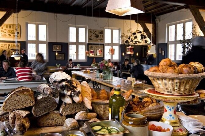 Full-Day Trip From Amsterdam to Keukenhof, Zaanse Schans + Cruise - Who Is This Tour Best Suited For?