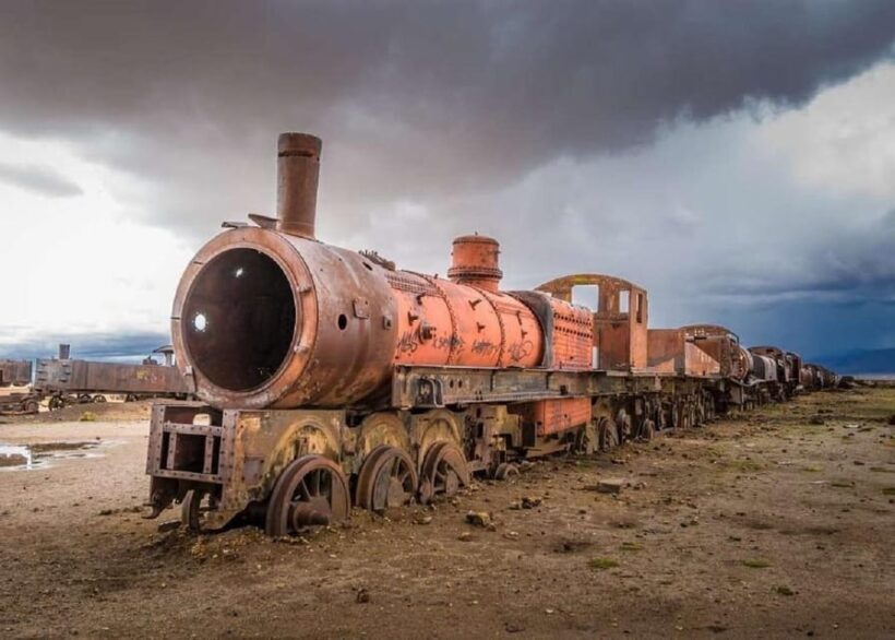 Full Day Uyuni Salt Flat - Starting with the Iconic Train Cemetery