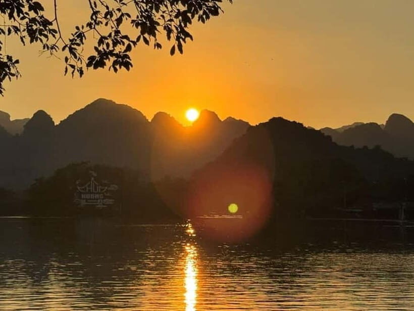 Full Day Visit Perfume Pagoda and Yen Stream From Hanoi - The Boat Ride: A Peaceful Journey into the Mountains