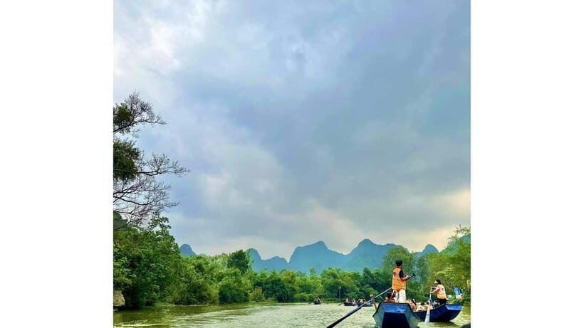 Full Day Visit Perfume Pagoda and Yen Stream From Hanoi - Additional Sights: Huong Tich Cave and Mountain Views