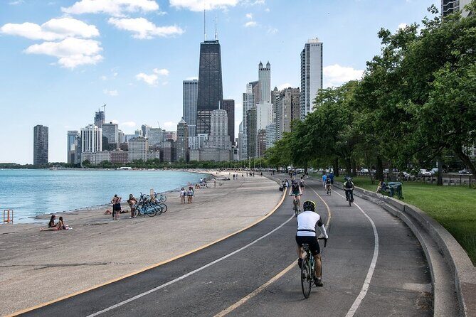 Fun Chicago Bike Tour with Pizza, Hot Dogs, Cupcakes and Beer - An In-Depth Look at the Chicago Bike Tour