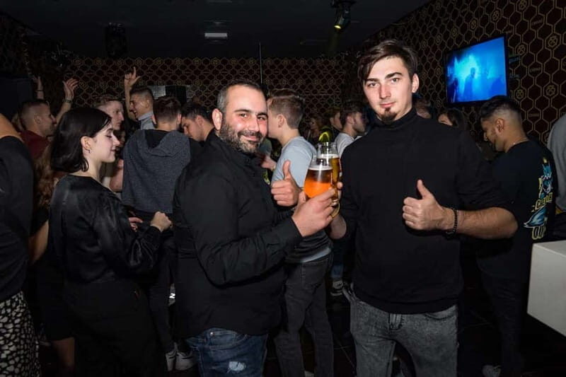 Fun explorers pub Crawl with 1 hour open bar and 3 VIP clubs - Key Points
