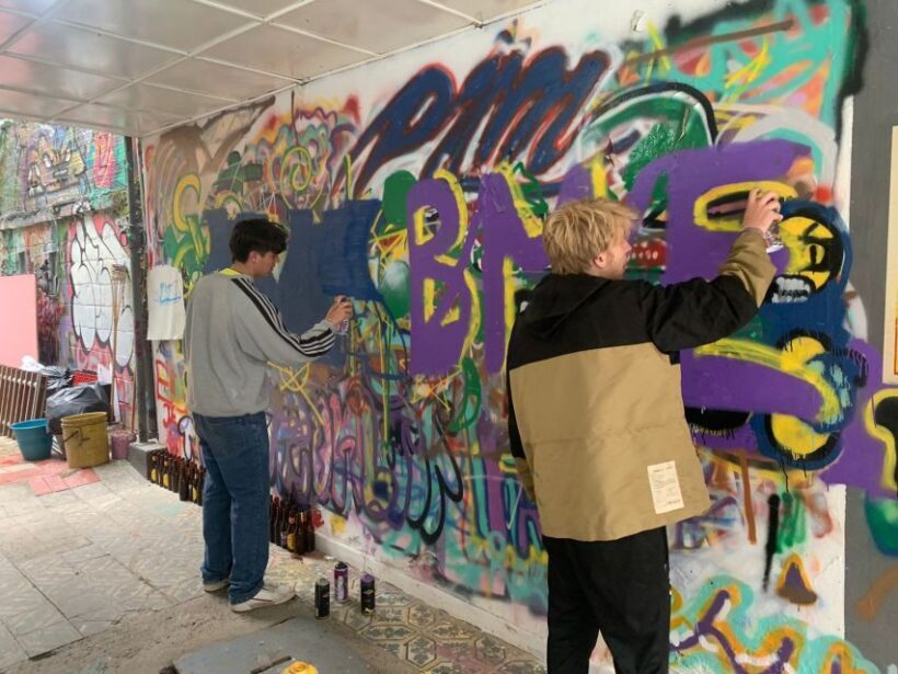 Fun Graffiti Workshop: The Art of Aerosol and Color - Group Size and Languages