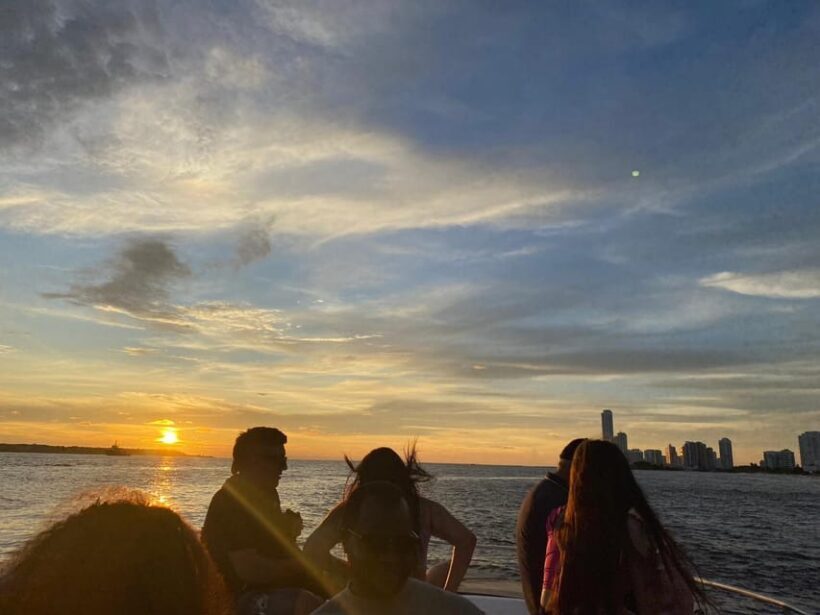 Fun sunset tour with drinks and music included - Fun Sunset Tour with Drinks and Music Included: A Fresh Take on Cartagena Evenings