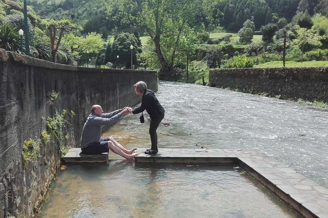 Furnas Lake Hotsprings and Gardens Van Tour - FAQs
