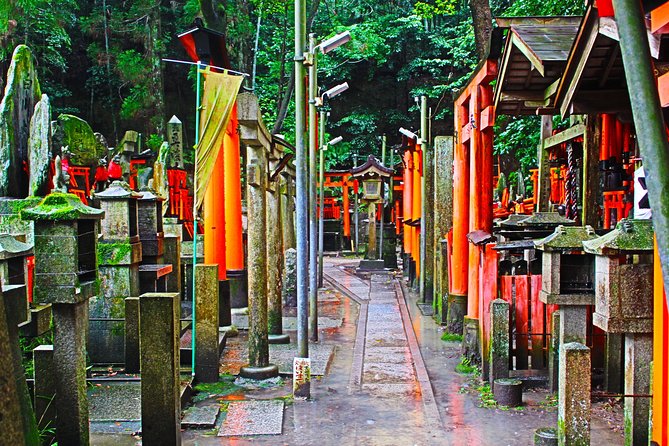Fushimi Inari Shrine: Explore the 1,000 Torii Gates on an Audio Walking Tour - Highlights of the Shrines Enchanting Sights