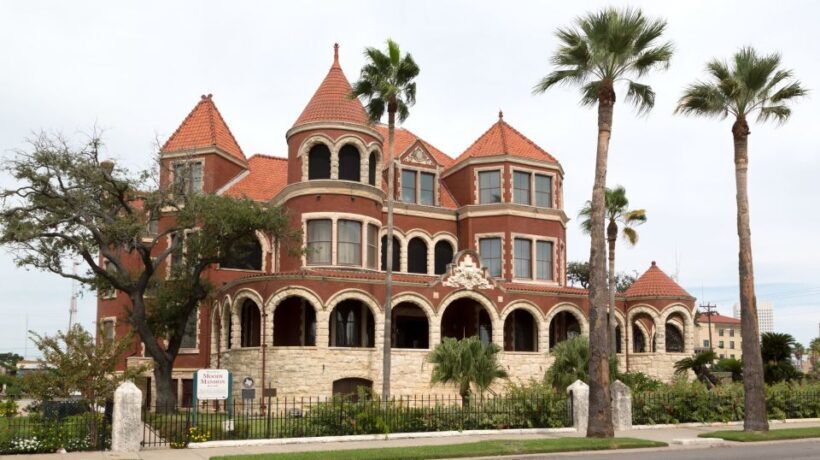 Galveston: Spooky Strand Ghost Walking Tour - What to Expect During the Walk