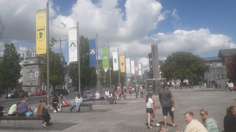 Galway City: Guided walking tour with an expert - Exploring Galway with a Guide: What to Expect
