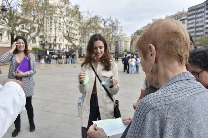Games and History Walking Tour in the Center of Valencia - Overview of the Tour Experience