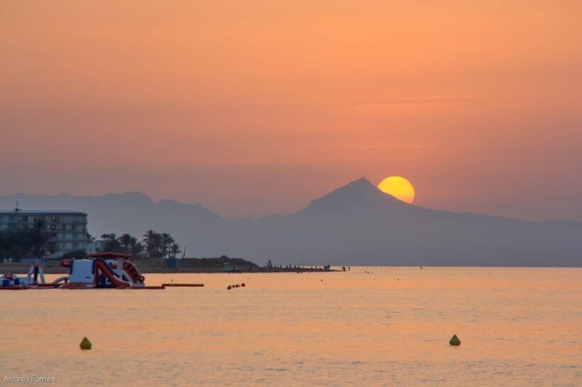 Gandia: Sunset at sea from Gandia - Key Points