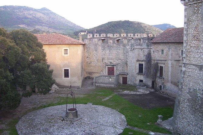 Garden of Ninfa and Sermoneta Day Trip From Rome With Lunch - Lunch at a Local Farmhouse