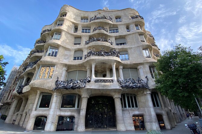 Gaudí and Barcelona Legends Walking Tour - Tour Details and Inclusions
