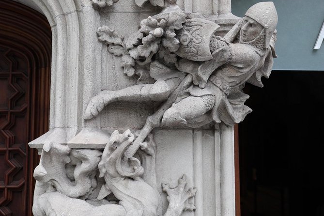 Gaudí and Barcelona Legends Walking Tour - Personalized Experience With Small Groups