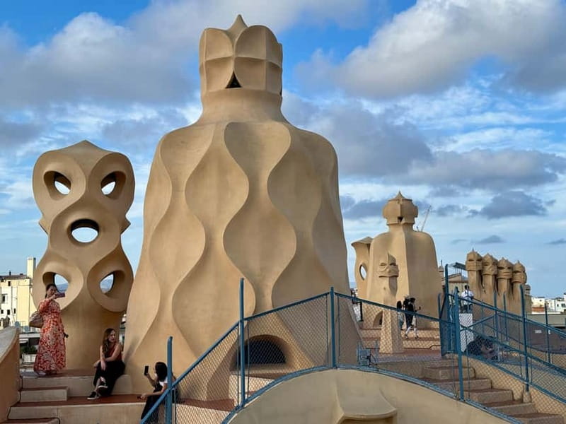 Gaudi Barcelona in 1 Day: Sagrada Familia, Park Guell, tapas - The Sum Up
