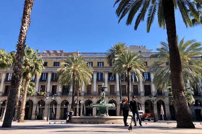 Gaudí By Bike: A Trip Through Architectural Splendor - Capturing the Architectural Beauty