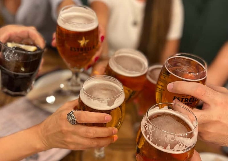 Gaudís Barcelona: Architecture & Tasty Tap with Drink - Key Points