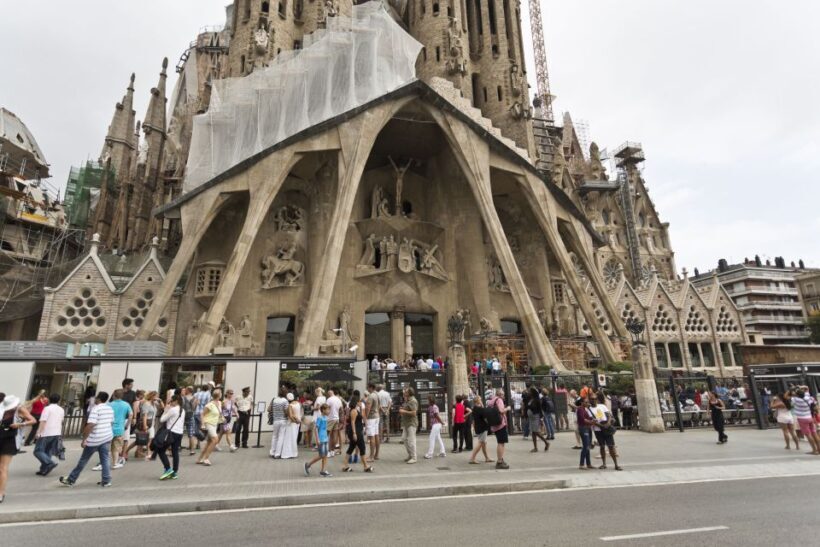 Gaudi's Masterpieces Private Tour in Barcelona - A Deep Dive into the Gaudí Experience