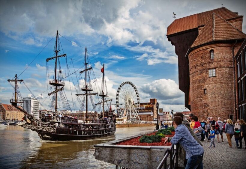 Gdansk Old Town Half-Day Private Walking Tour - Gems of the Tour: Amber and Engineering Marvels
