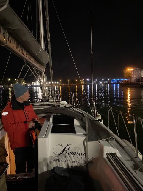 Gdansk: Scenic Evening Yacht Cruise with Welcome Drink - Key Points