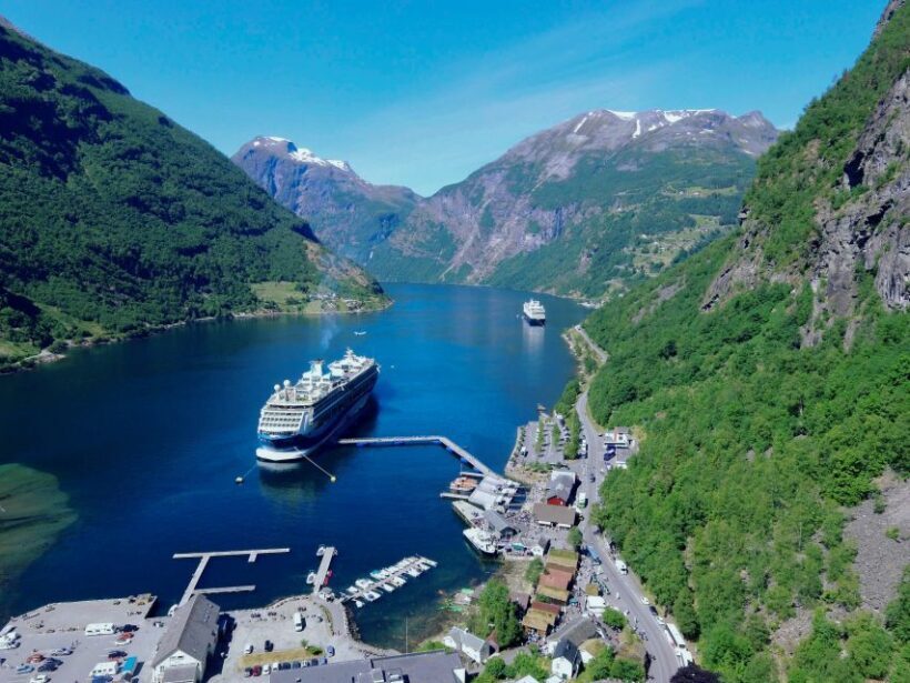 Geiranger: Bus Tour with Multilingual Audio Guide - Analyzing the Itinerary and Experience