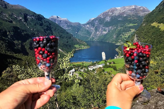 Geiranger by Royal route, 5 hours with visiting a high-mountain farm - Key Points