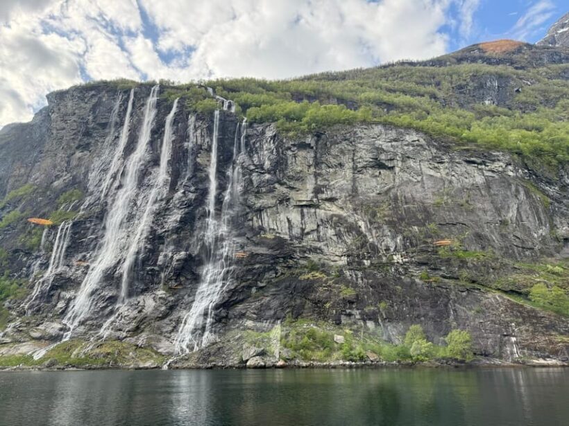 Geiranger Dalsnibba: mini bus tour - The Sum Up