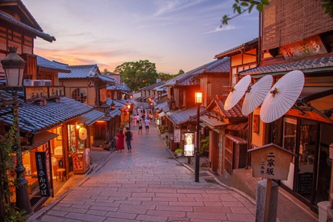 Geisha Streets & Real Kyoto Magical Night (w/Kyoto Snack) - Exploring Quieter Areas of Kyoto