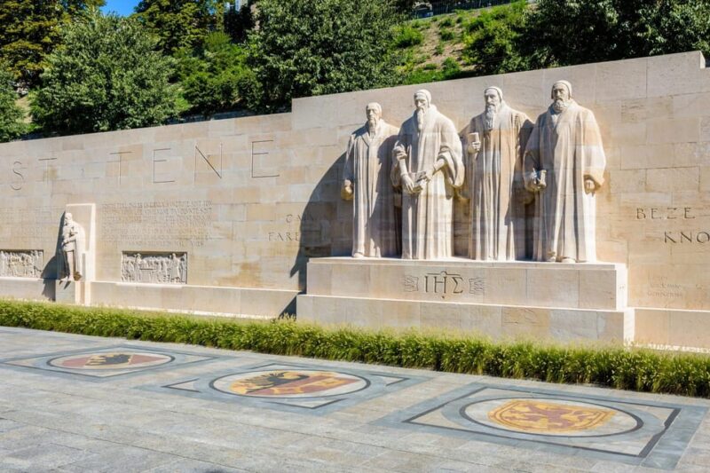 Geneva Highlights Old Town Private Walking Tour - Bourg-de-Four Square