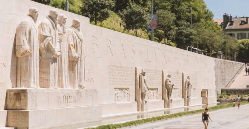 Geneva Private City Tour With Optional Boat Cruise - Tour Features