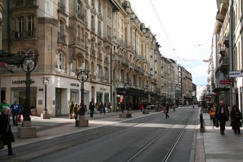 Geneva: Private Walking Tour With a Local Guide - Itinerary Highlights