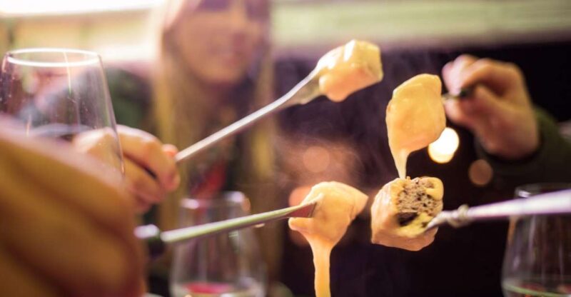 Geneva: Tour With Fondue and Wine in Tuktuk - Key Points