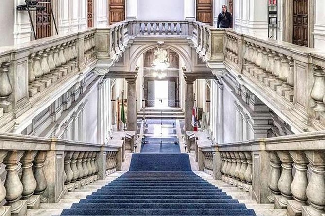 Genoa Walking Tour: Discover Hidden Treasures and Street Food - The Royal Palace and the Wealth of Genoa