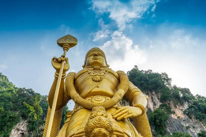 Genting Highlands En-route Batu Caves Day Tour Private & Guided - Batu Caves: An Iconic Landmark