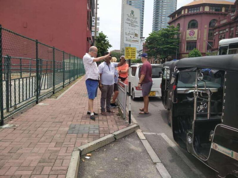 German speaking guide with Tuk around Colombo city tour - Who Should Consider This Tour?